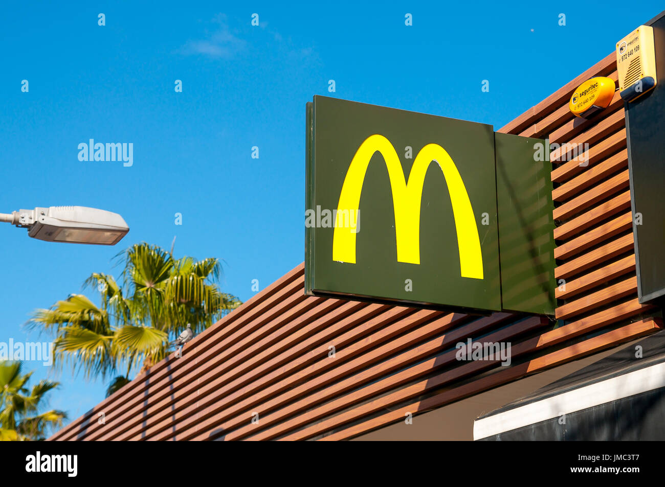 A McDonald's restaurant logo, the American hamburger and fast food ...