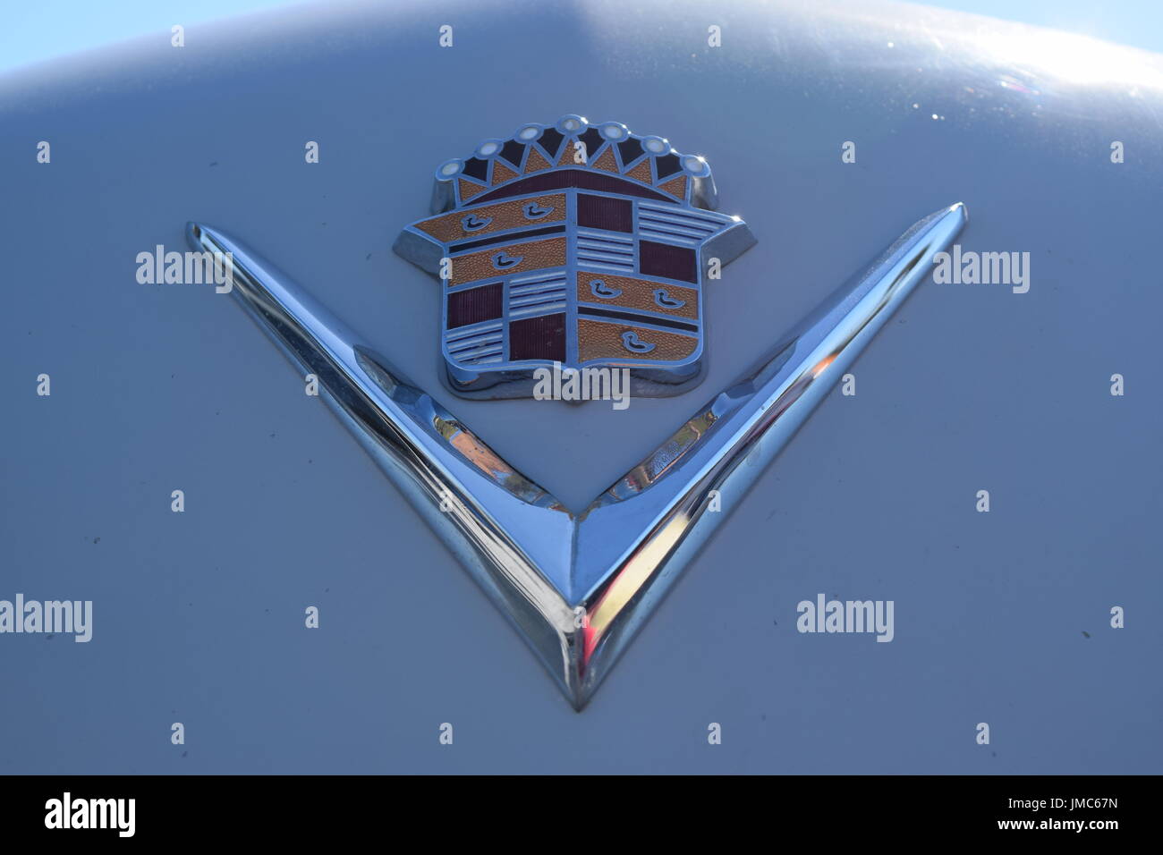 Cadillac emblem hi-res stock photography and images - Alamy