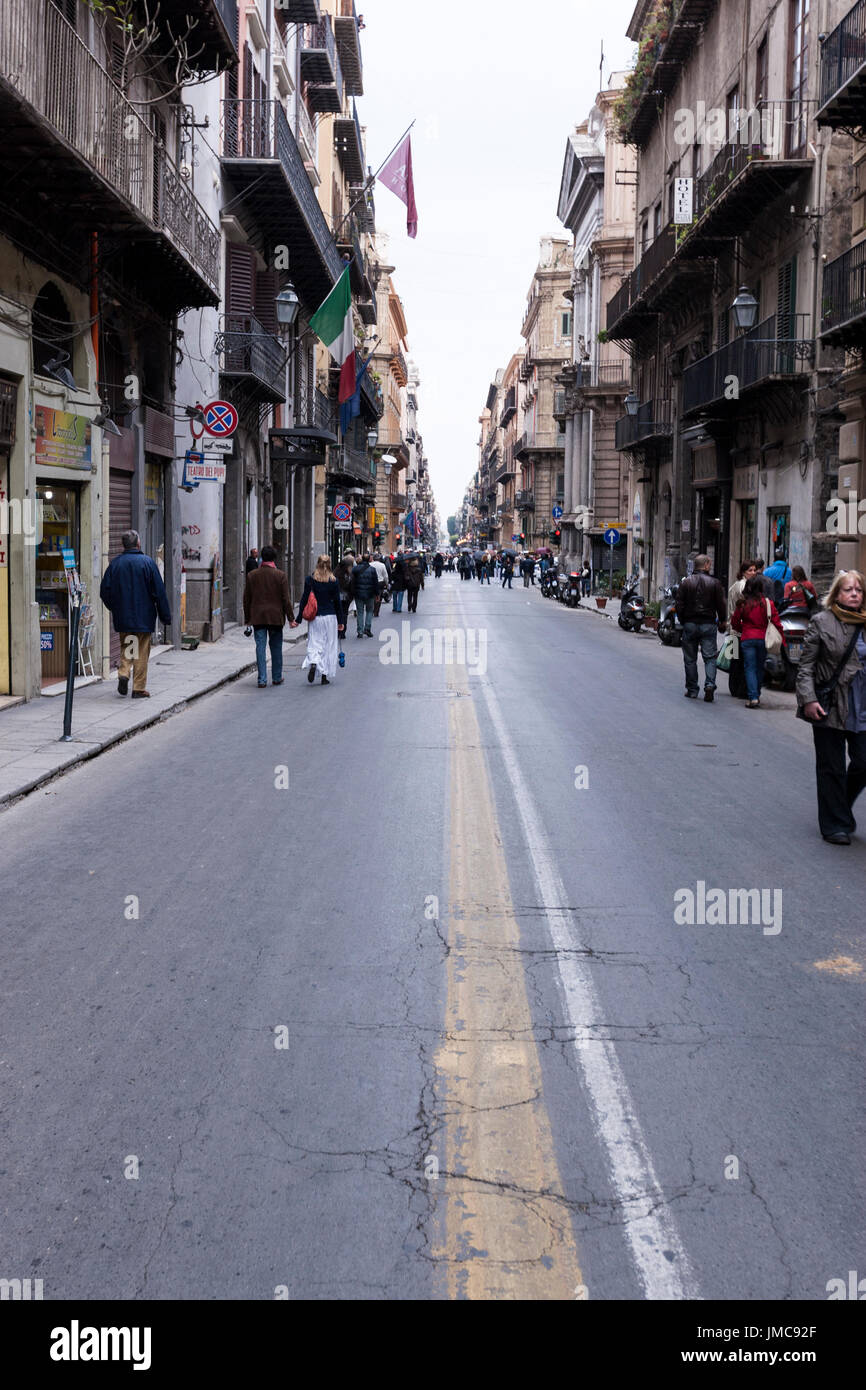 Via Vittorio Emanuele, Palermo, Sicily, Italy Stock Photo - Alamy