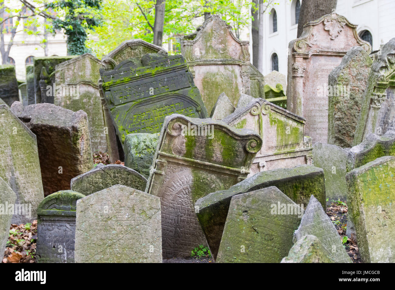Prague cemetery hi-res stock photography and images - Alamy