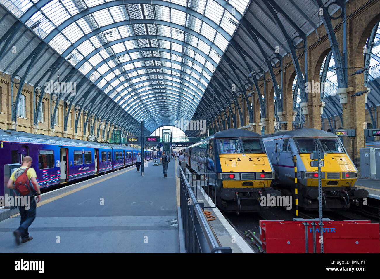 Kings cross station sign platform train london england hi-res stock ...