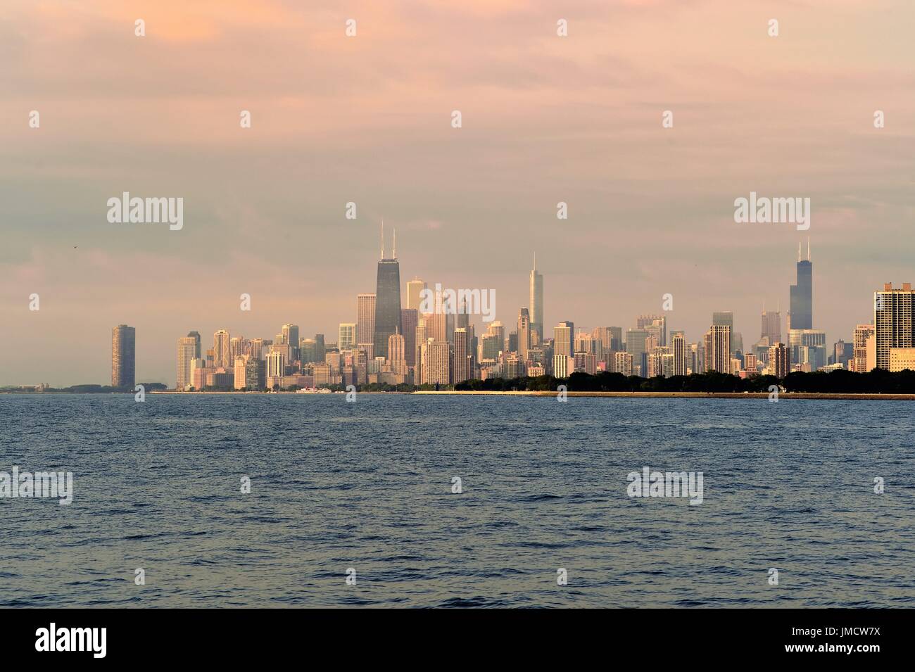 Chicago skyline at sunrise hi-res stock photography and images - Alamy