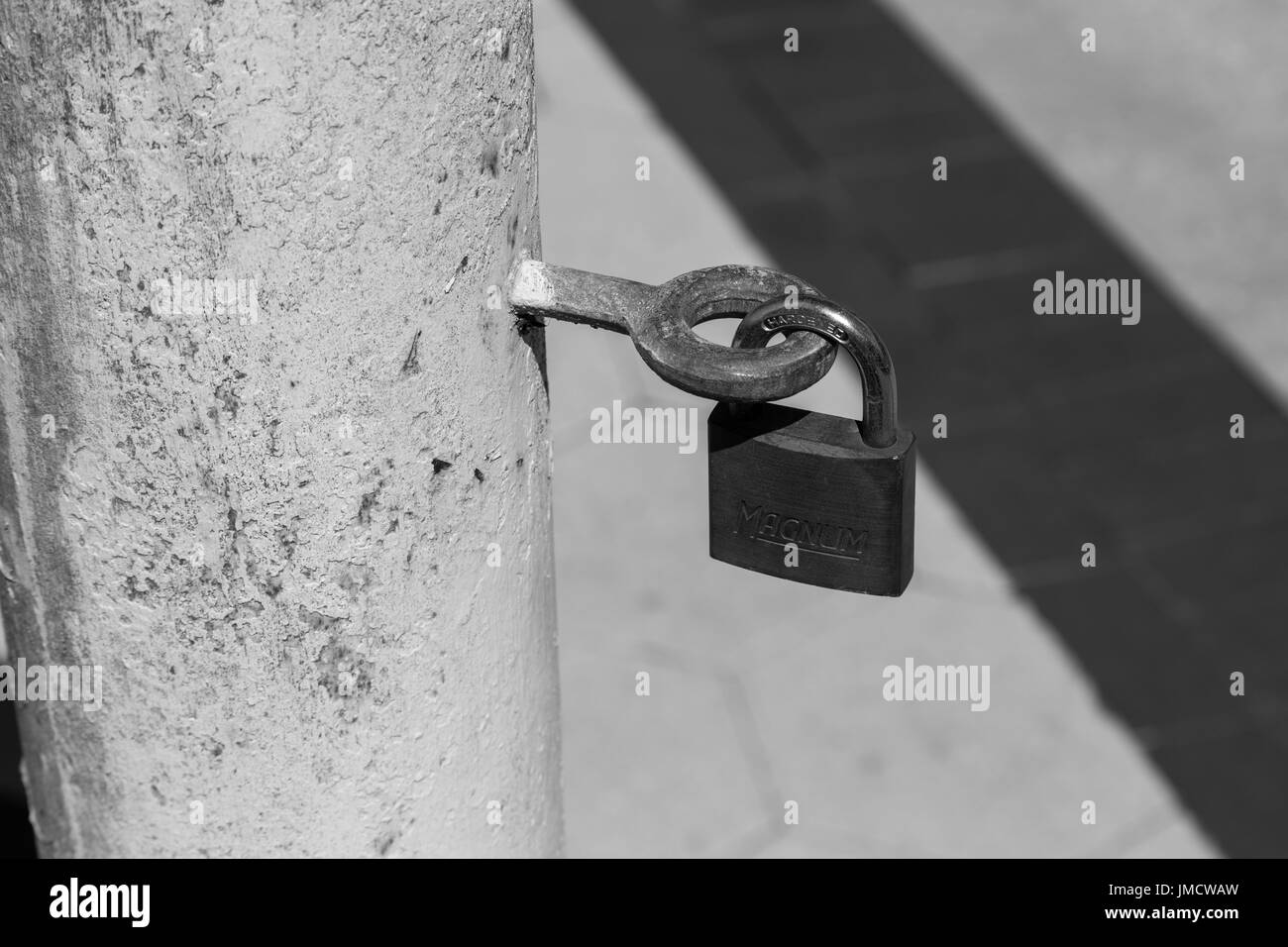 Black and white padlock hi-res stock photography and images - Alamy