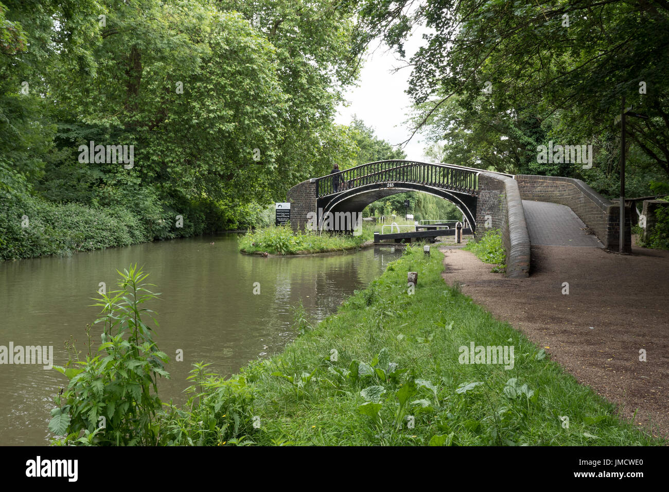 Oxford Canal Bridge 243 at Isis Lock at the junction with the River ...