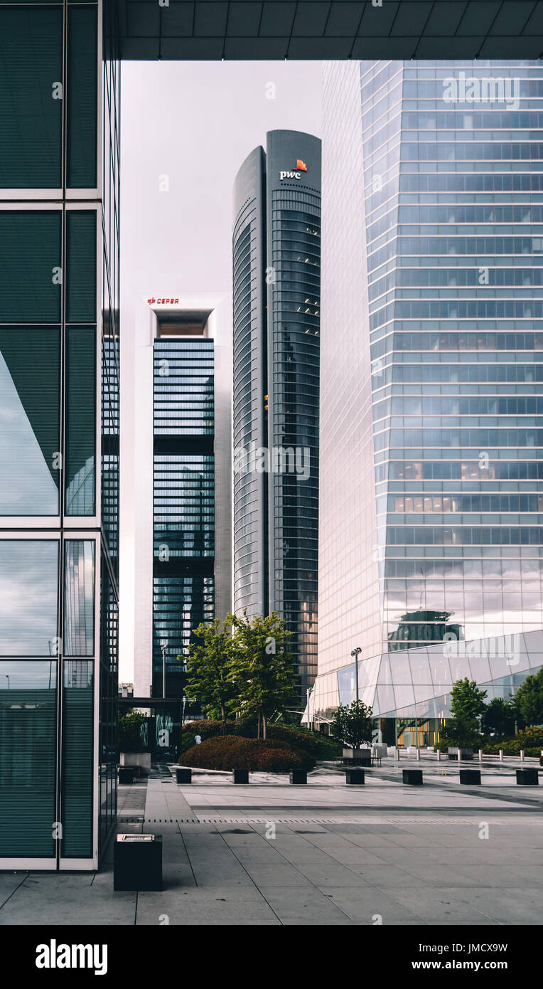 Four skyscrapers cuatro torres madrid hi-res stock photography and ...