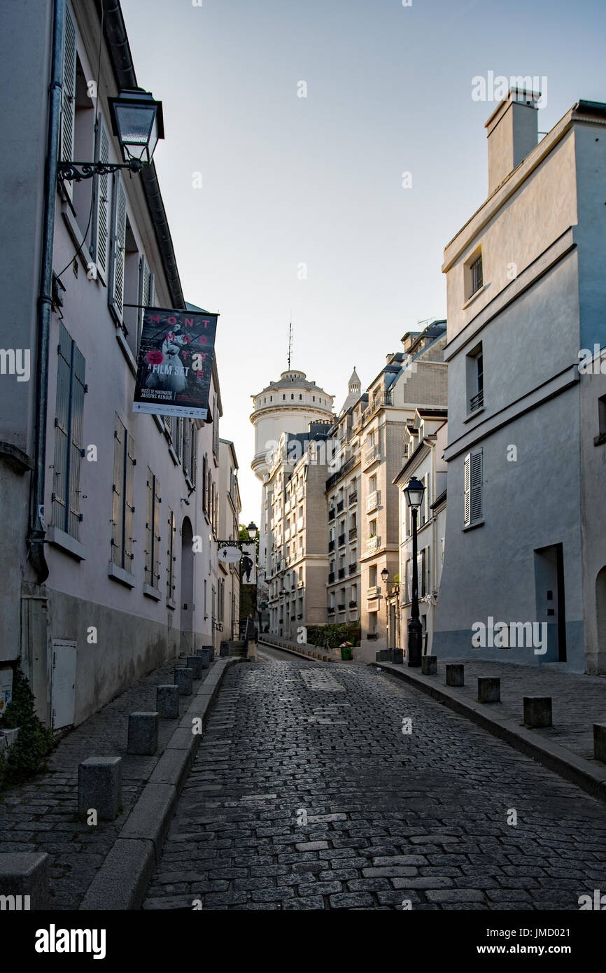 Paris street sign in montmartre hi-res stock photography and images - Alamy