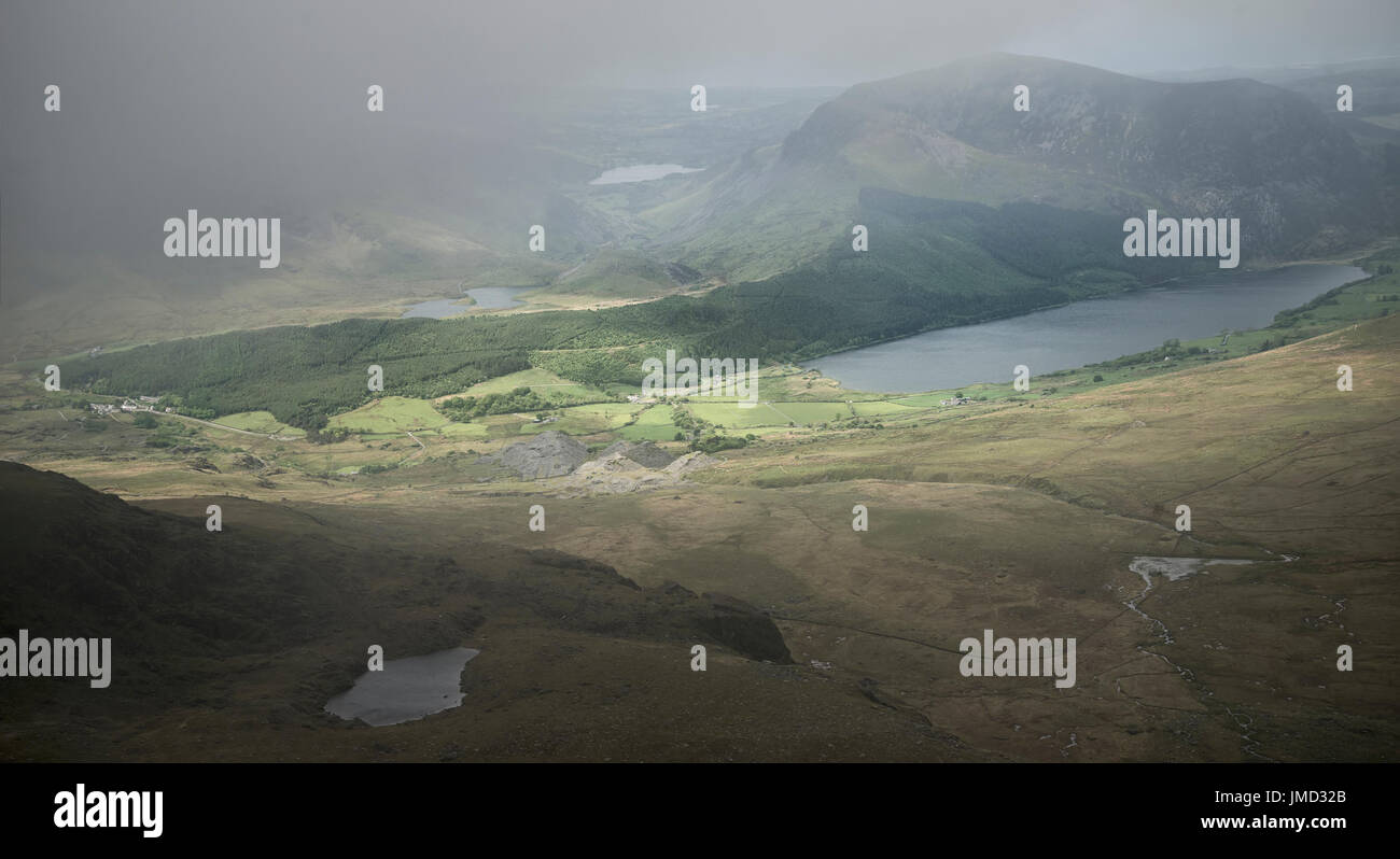 Landscape view of Llyn Cwellyn and Moel Cynghorion in Snowdonia ...