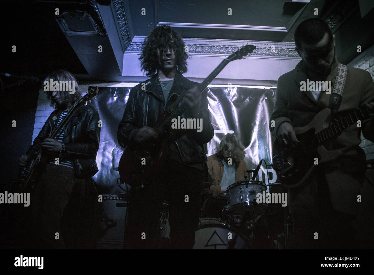 Full band on stage hi-res stock photography and images - Alamy