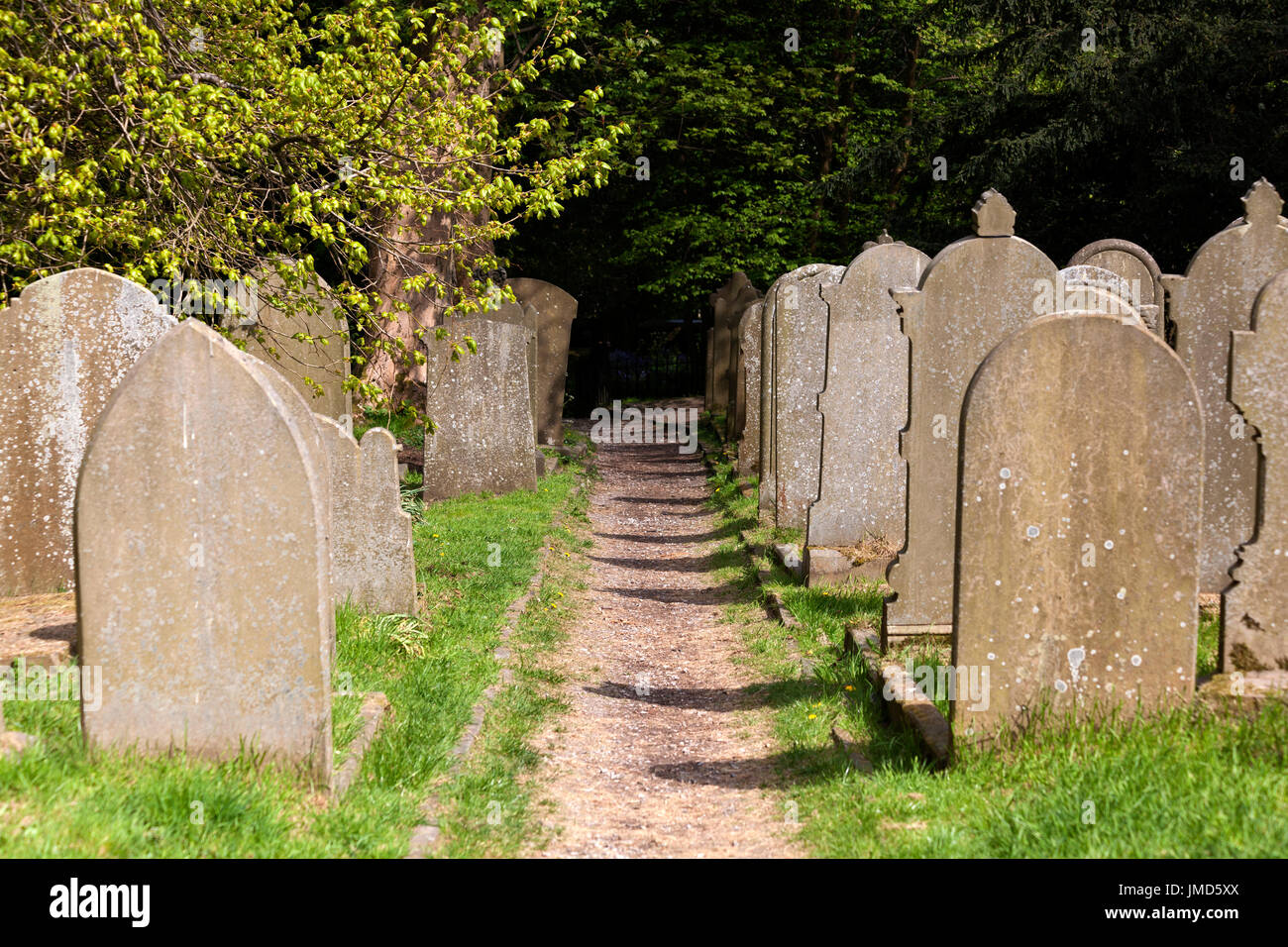 British gravestones hi-res stock photography and images - Alamy