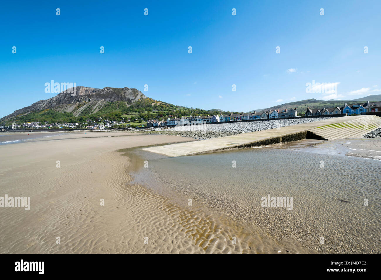 Llanfairfechan beach on the North Wales coast Stock Photo - Alamy