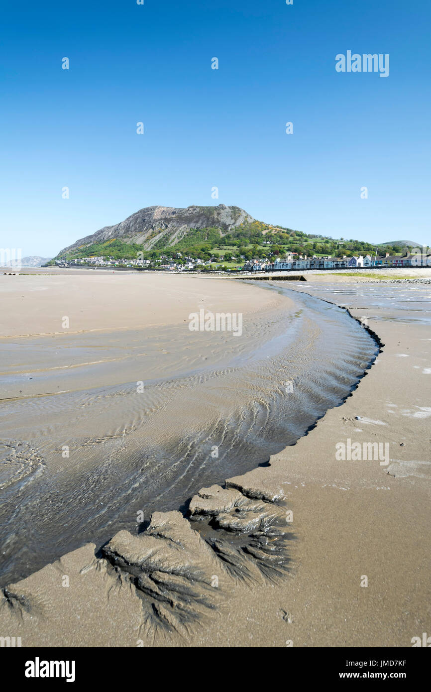 Llanfairfechan beach on the North Wales coast Stock Photo - Alamy