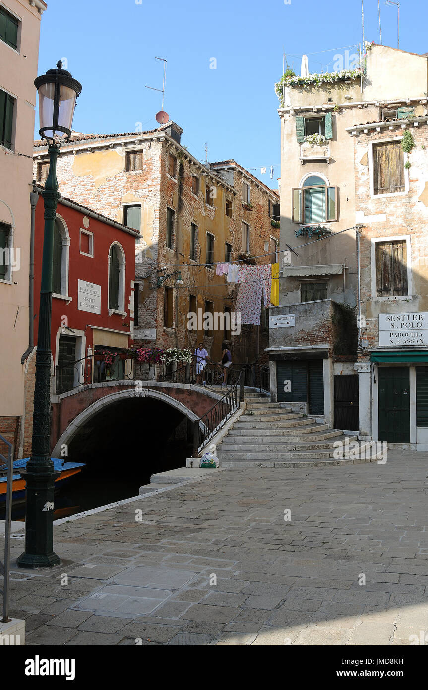 Street scene venice hi-res stock photography and images - Alamy