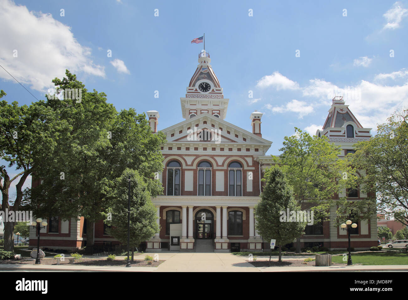 pontiac courthouse on route 66 illinois Stock Photo - Alamy