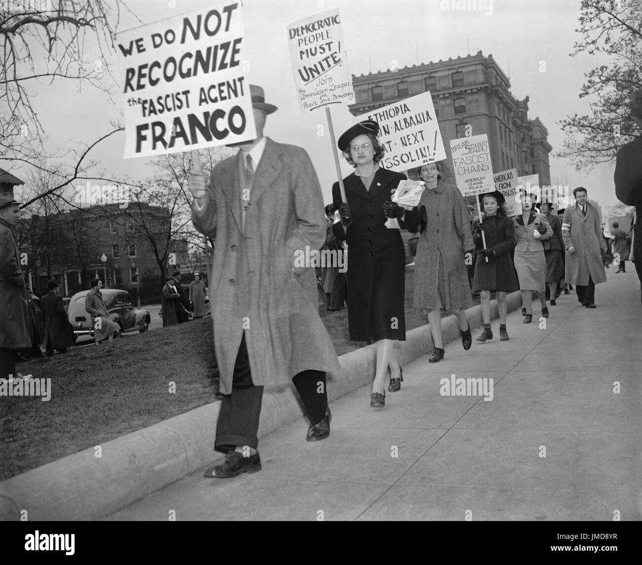 Wwii peace signs hi-res stock photography and images - Alamy