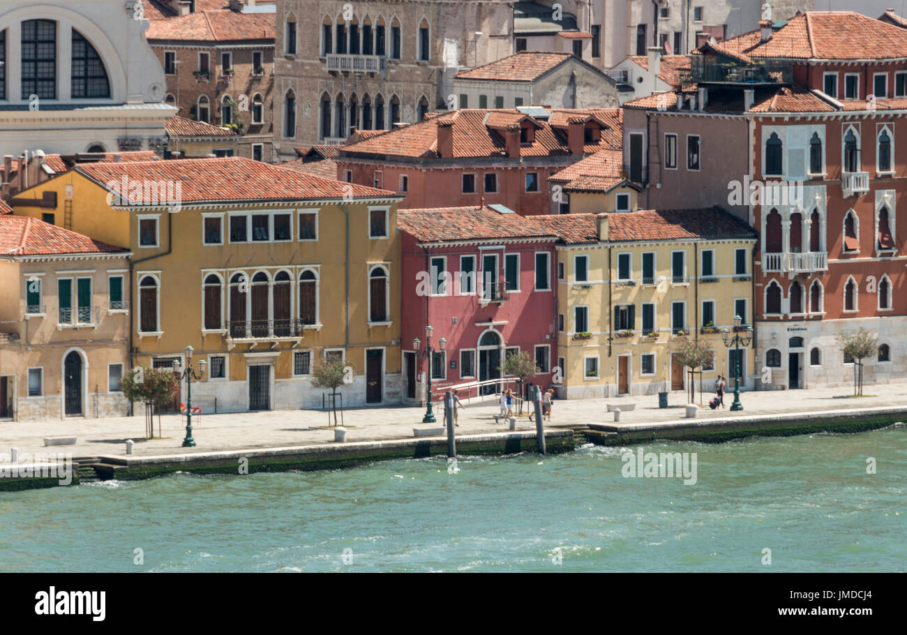 Rooftop view of the colourful buildings of Venice Stock Photo - Alamy
