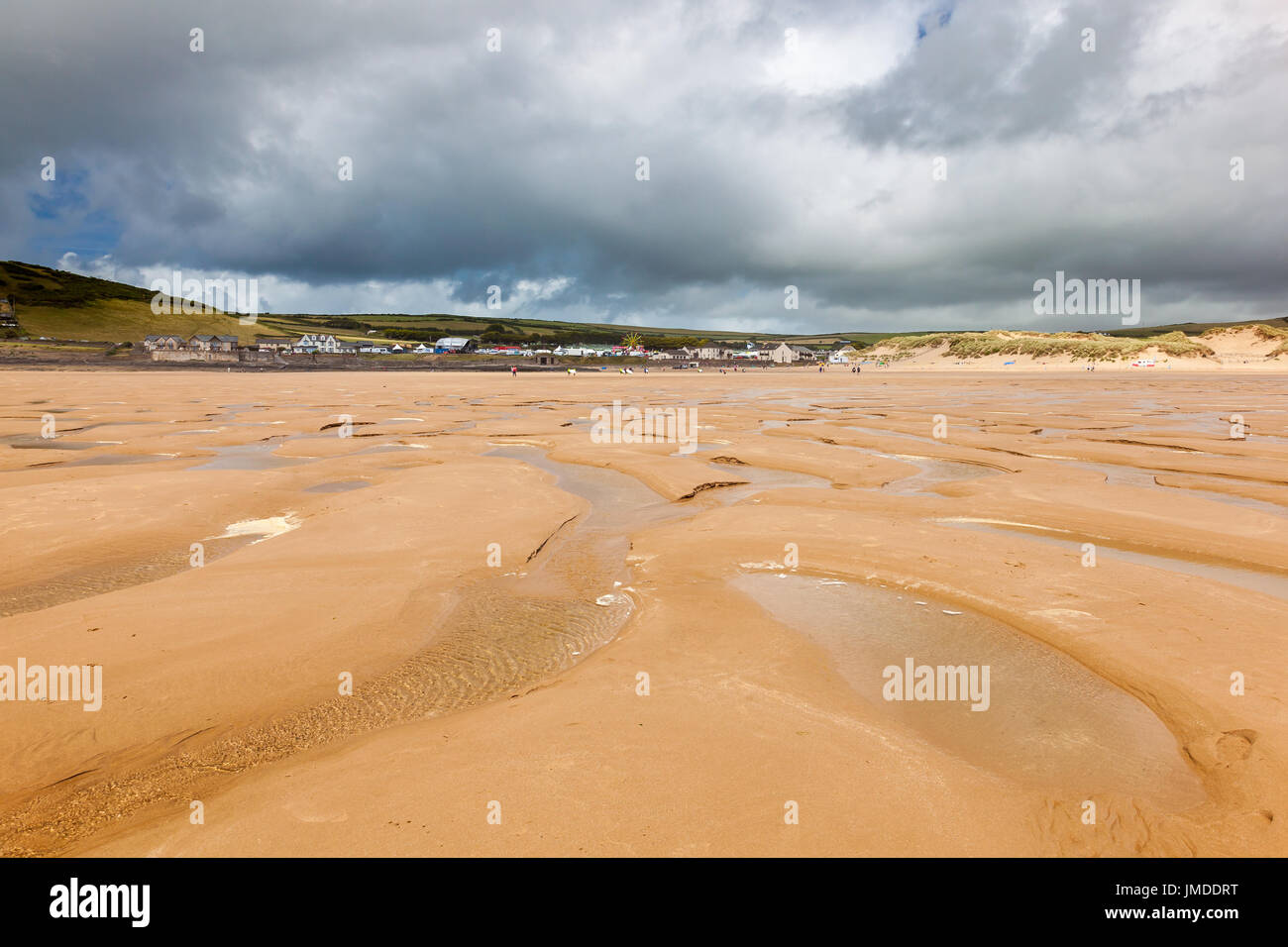 Stormy english beach hi-res stock photography and images - Alamy