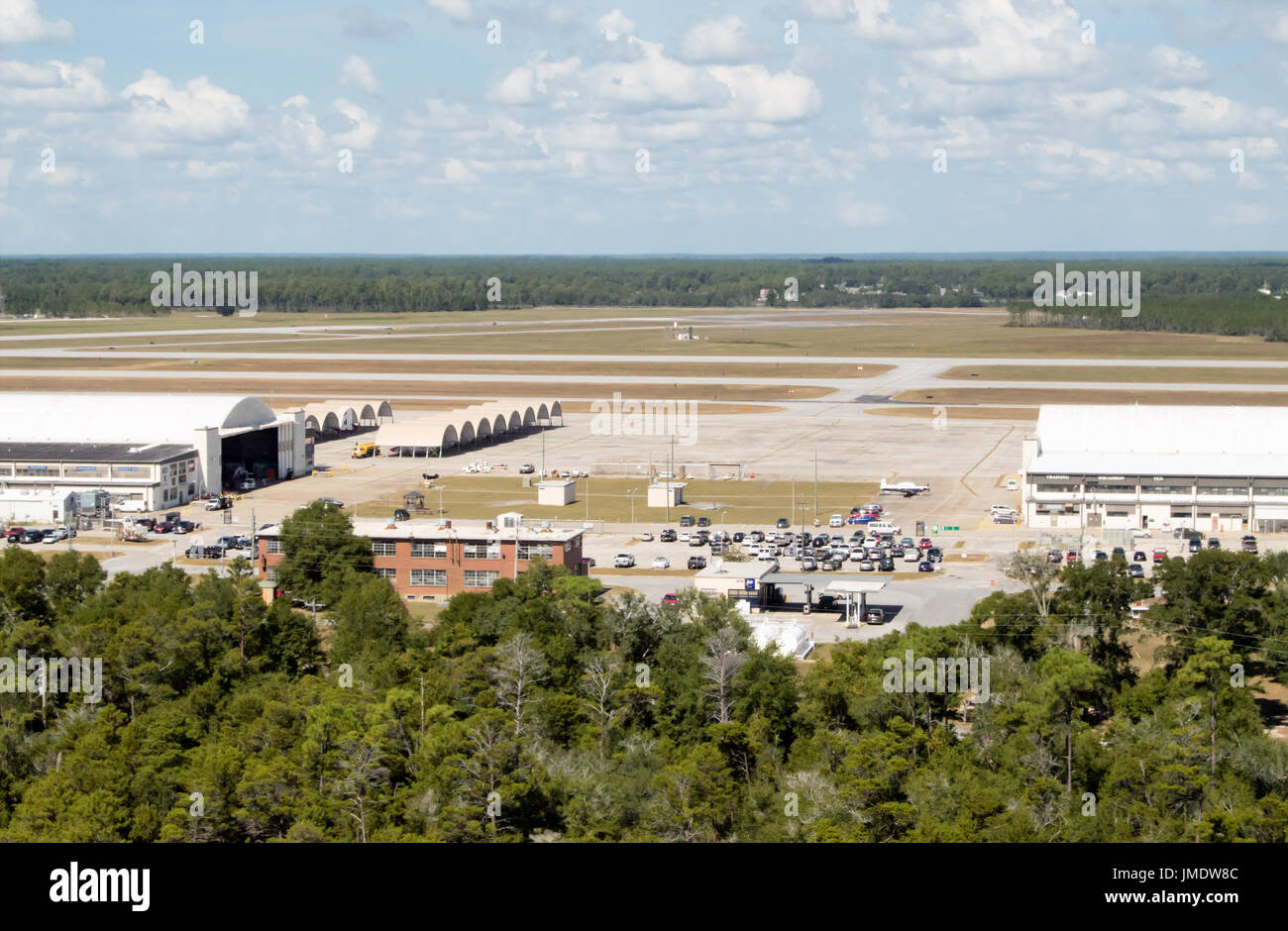 Airplane runway overlook hi-res stock photography and images - Alamy