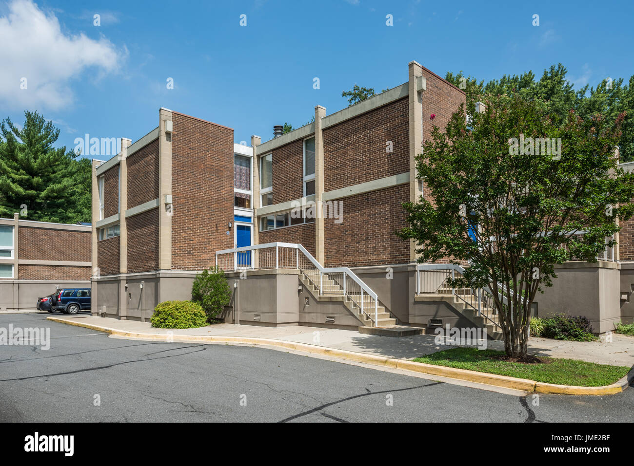 Cluster housing hi-res stock photography and images - Alamy