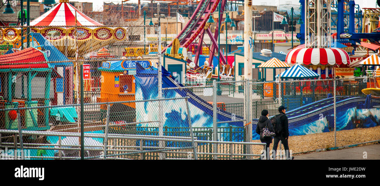 Theme park closed for winter hi-res stock photography and images - Alamy