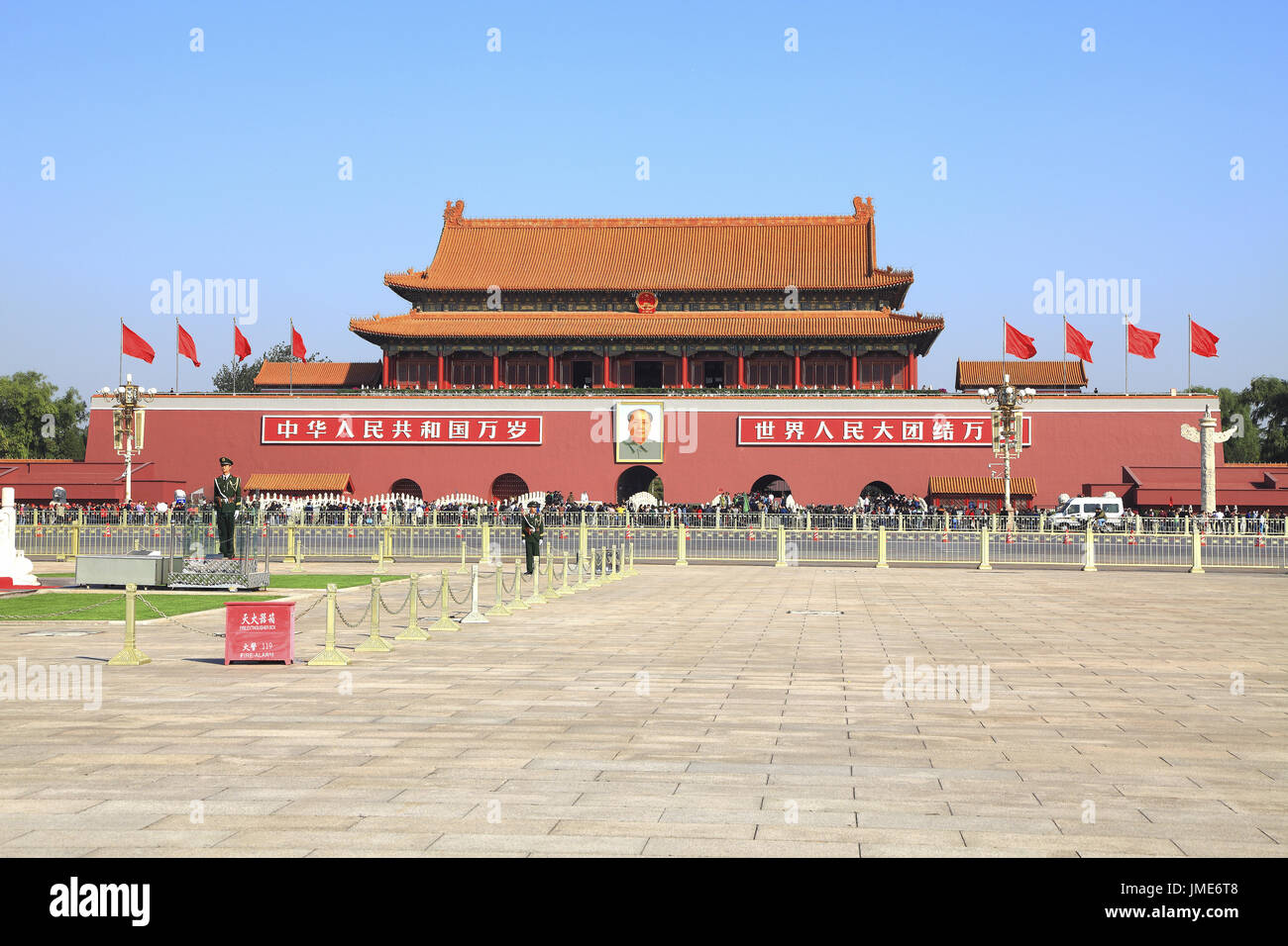 Beijing soldier memorial monument tiananmen hi-res stock photography ...