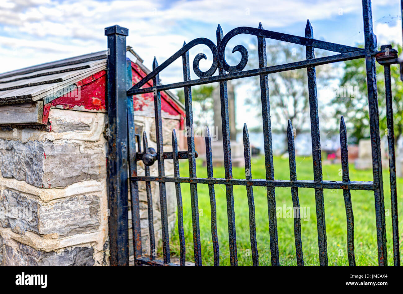 Front door porch fence hi-res stock photography and images - Alamy