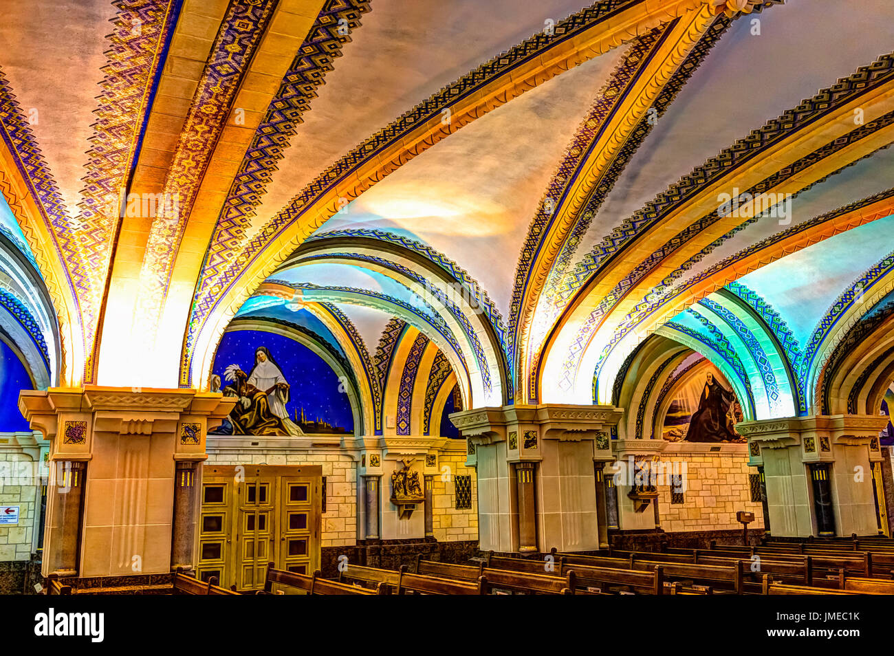 Interior small chapel inside cathedral hi-res stock photography and ...