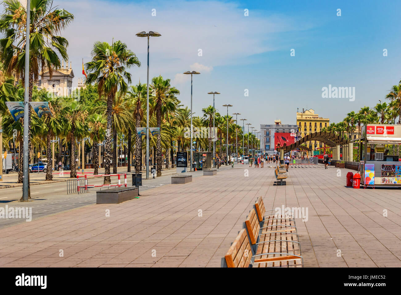 Barcelona streets pedestrian hi-res stock photography and images - Alamy