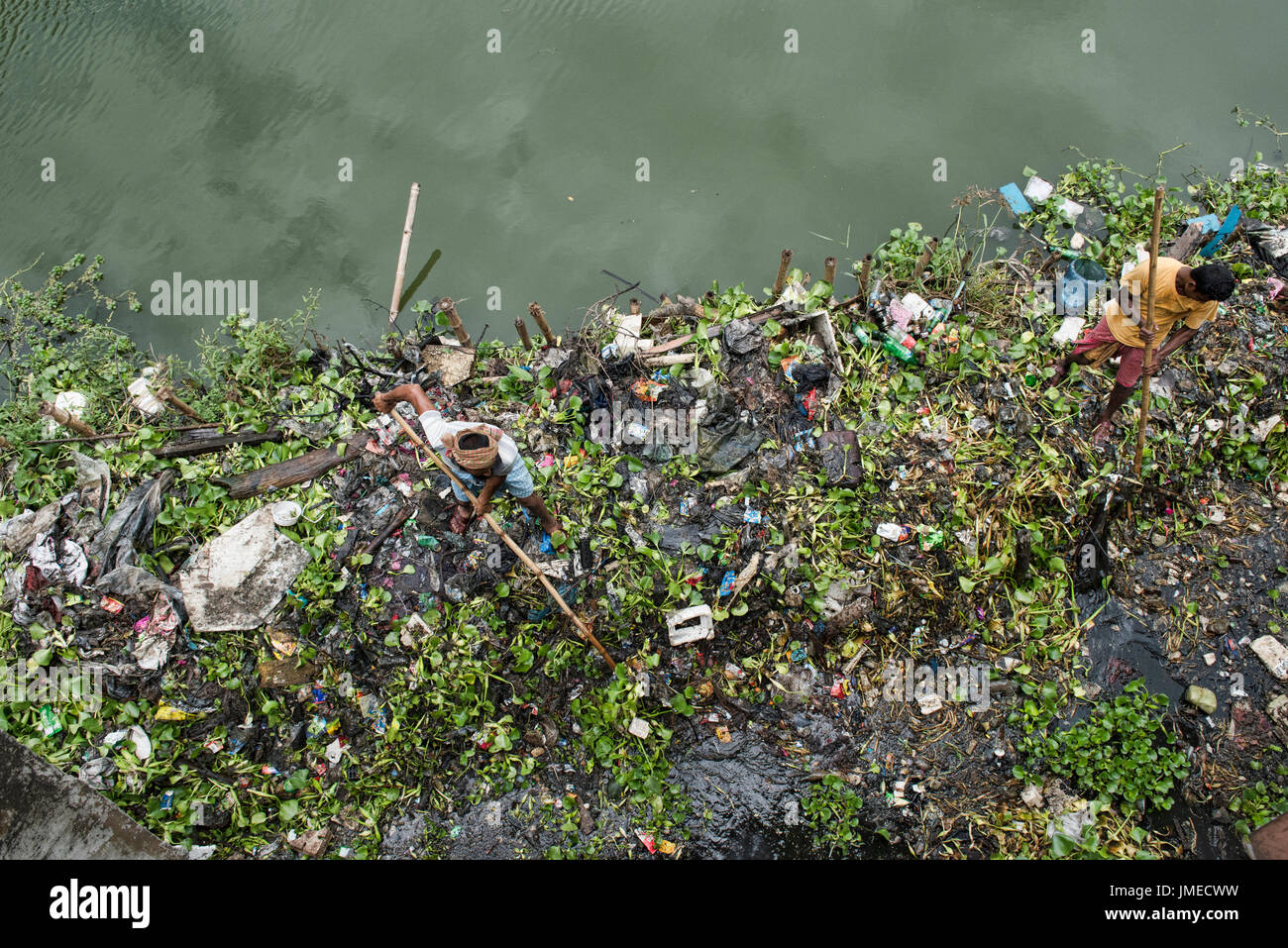 Bangladesh poverty garbage hi-res stock photography and images - Alamy
