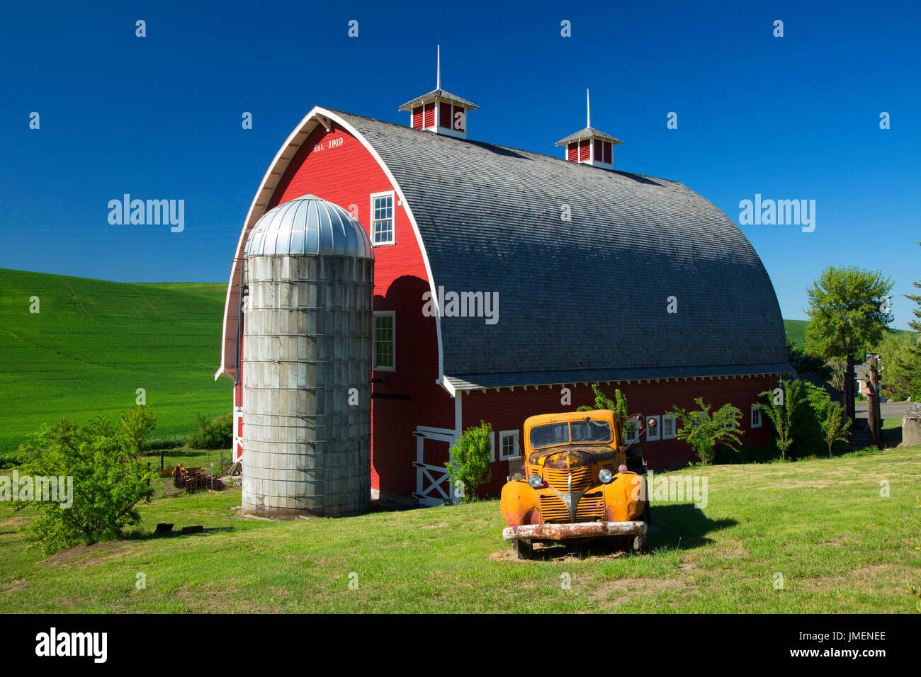 Palouse barn with old truck, Whitman County, Palouse Scenic Byway ...