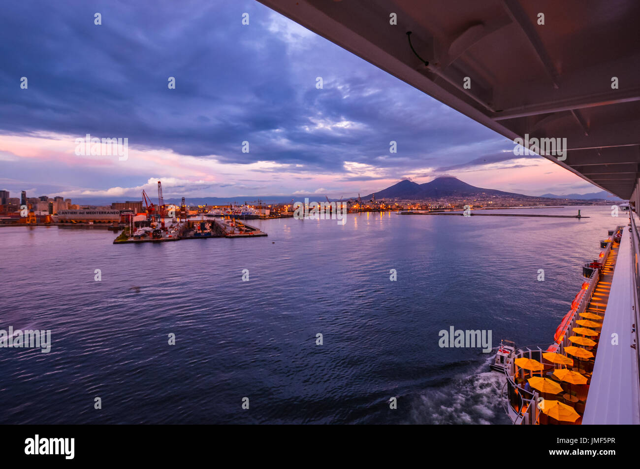 Mt vesuvius hi-res stock photography and images - Alamy
