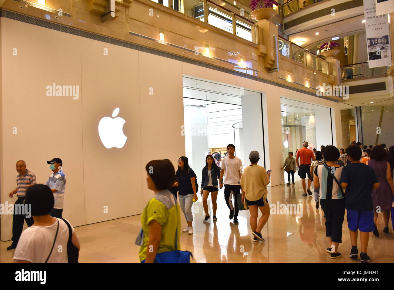 The front window and logo of Apple at the grand opening of the 1st ...