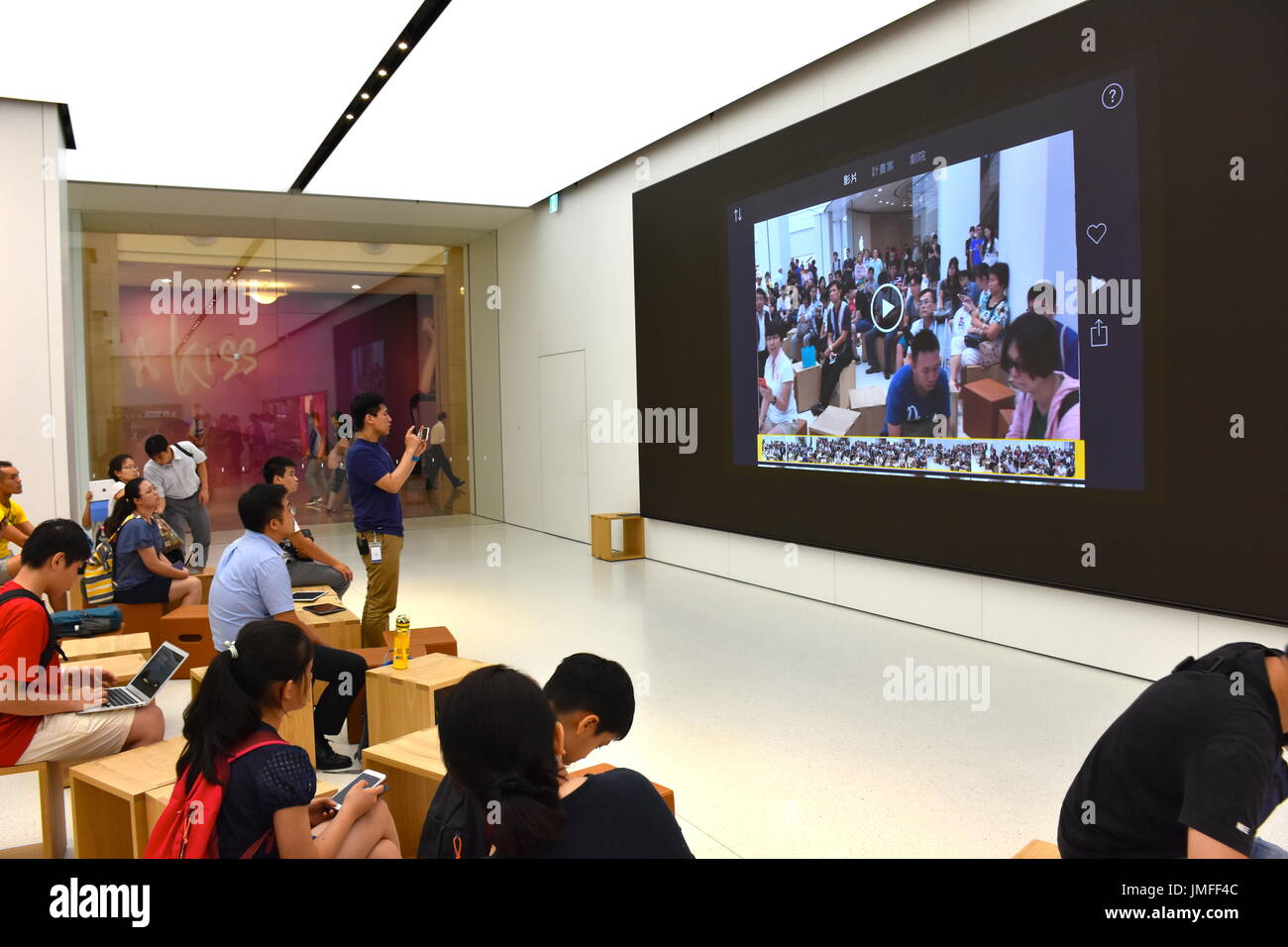 A lecture teaching about using and editing photos at the grand opening ...