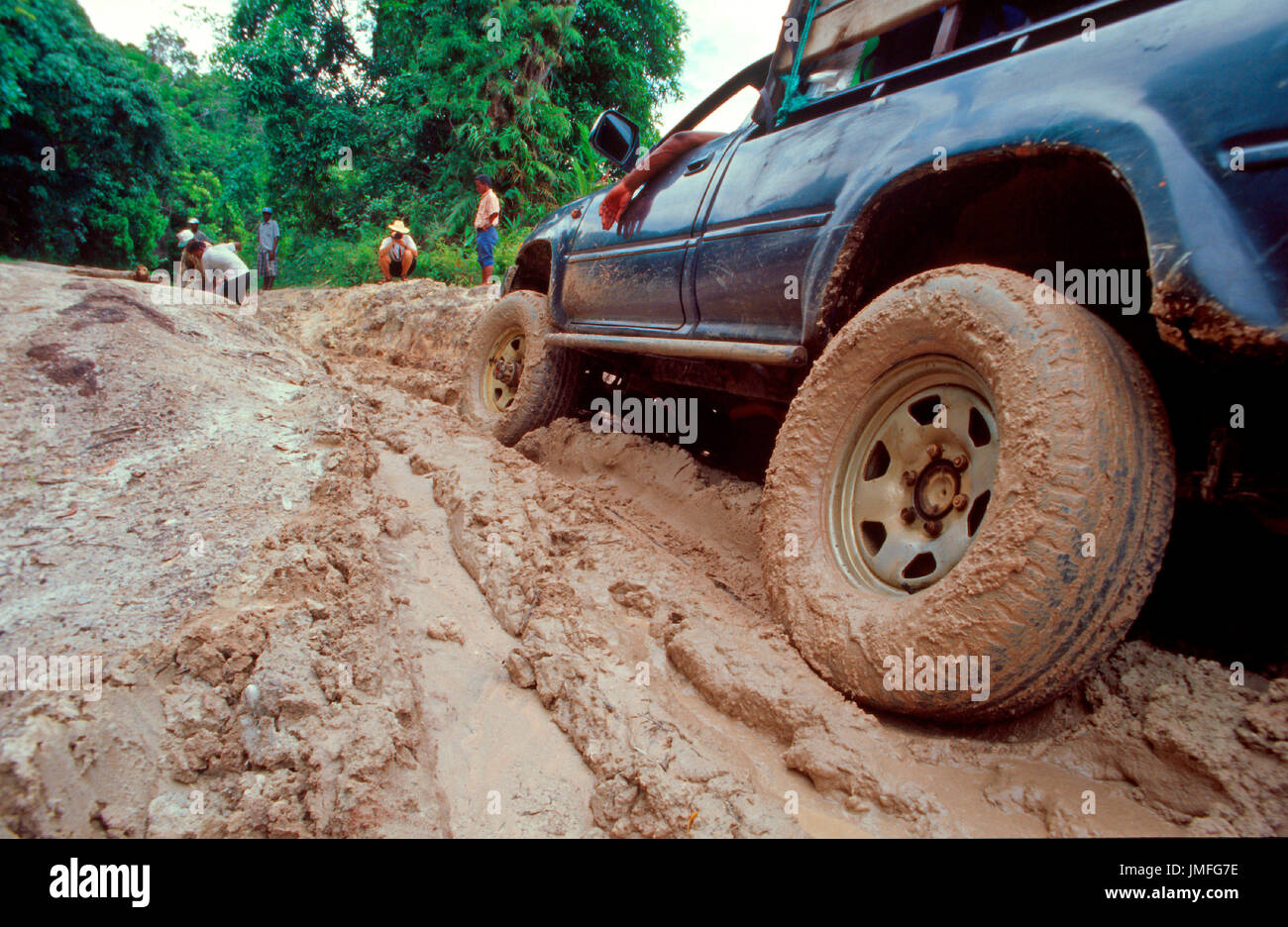 Car stuck in mud rain hi-res stock photography and images - Alamy