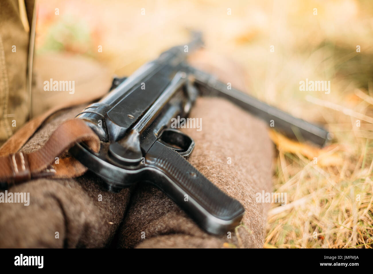 Mp with submachine gun hi-res stock photography and images - Alamy