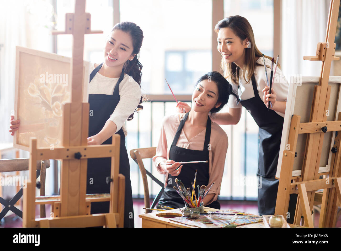 Female friends painting hi-res stock photography and images - Alamy