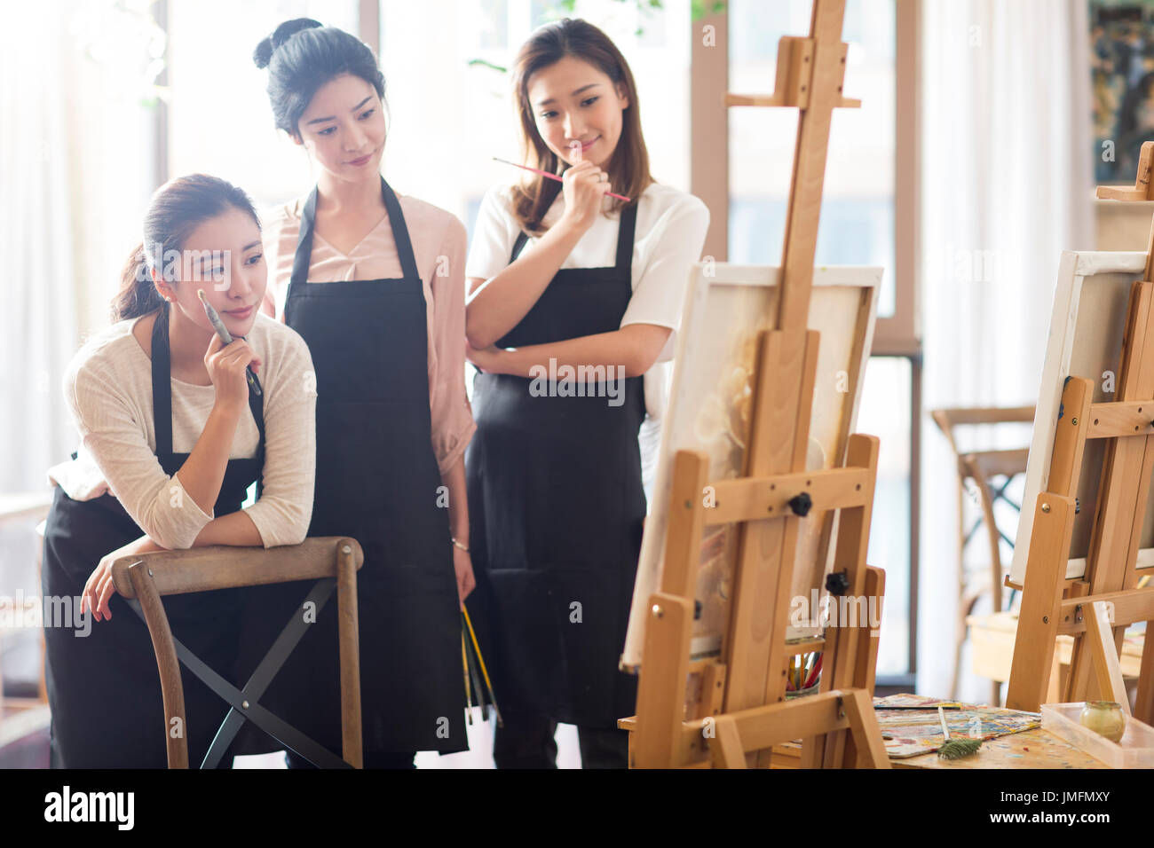 Friends in art class painting hi-res stock photography and images - Alamy