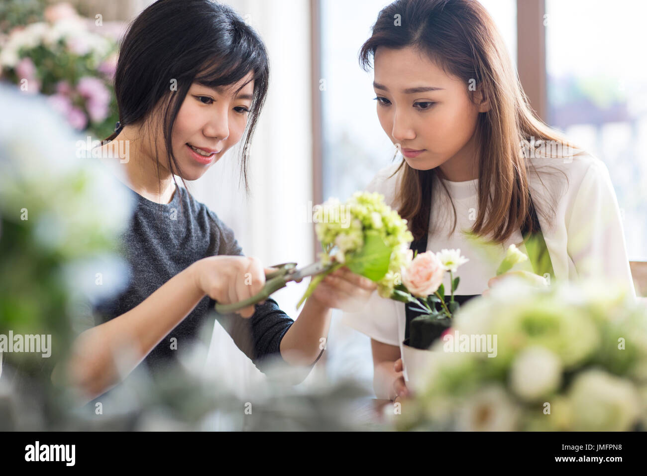 Young woman learning flower arrangement Stock Photo - Alamy