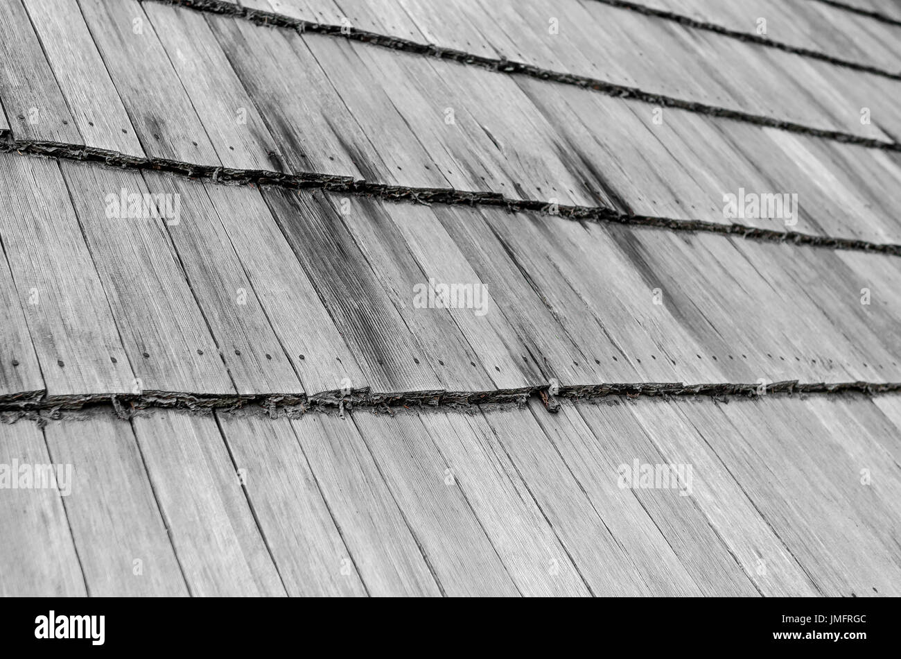 Old wood shingle roof texture hi-res stock photography and images - Alamy