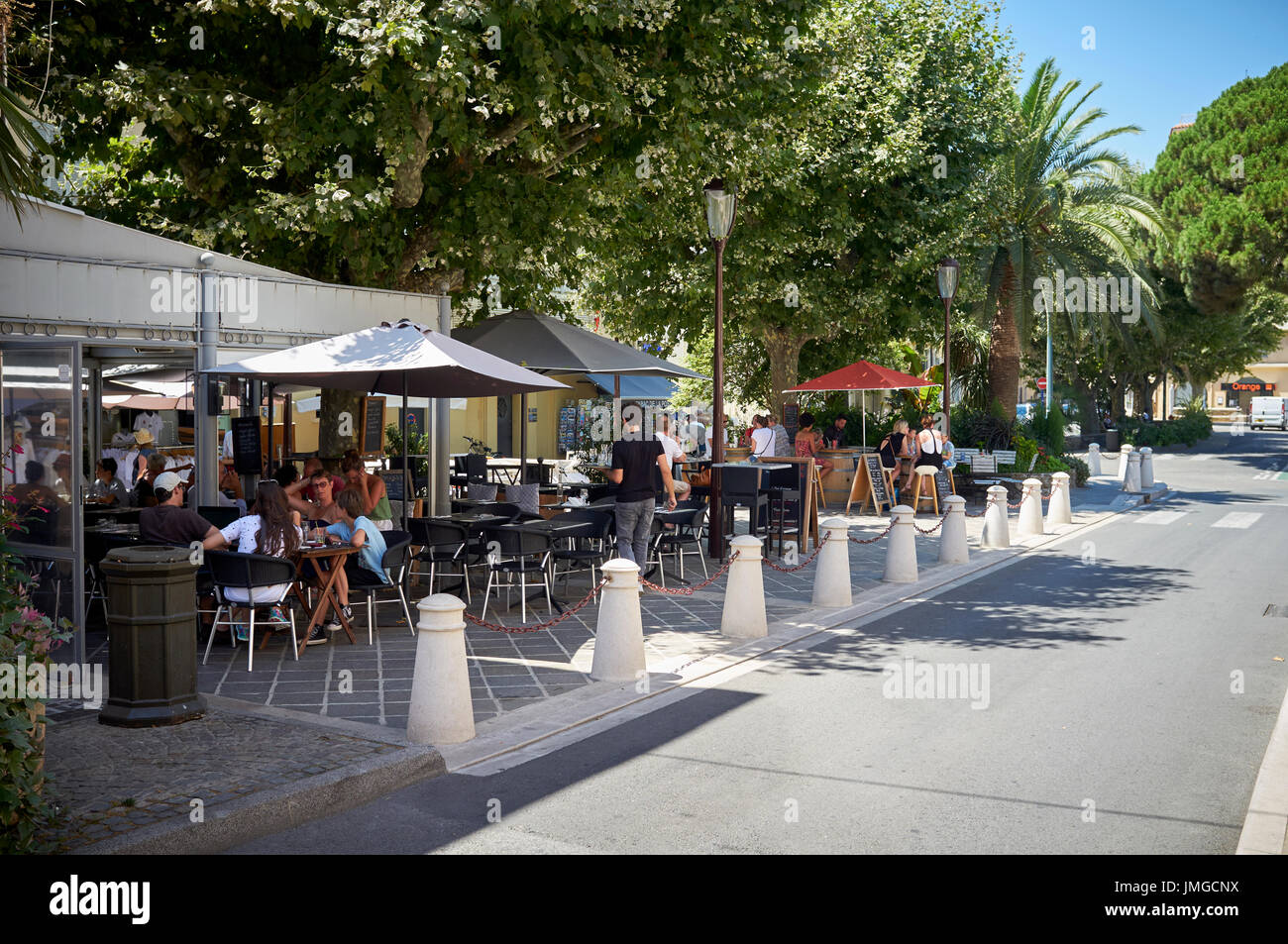 Cafe scenes hi-res stock photography and images - Alamy