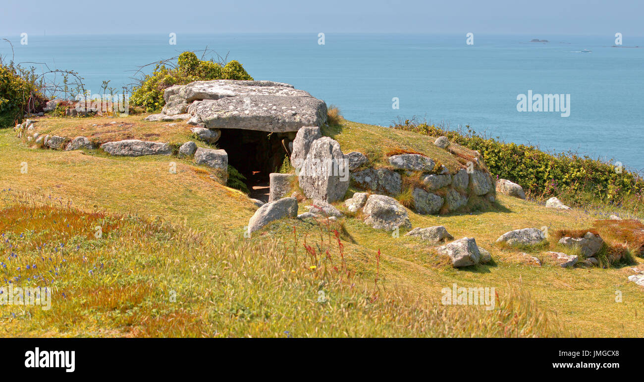 Bants carn burial chamber hi-res stock photography and images - Alamy