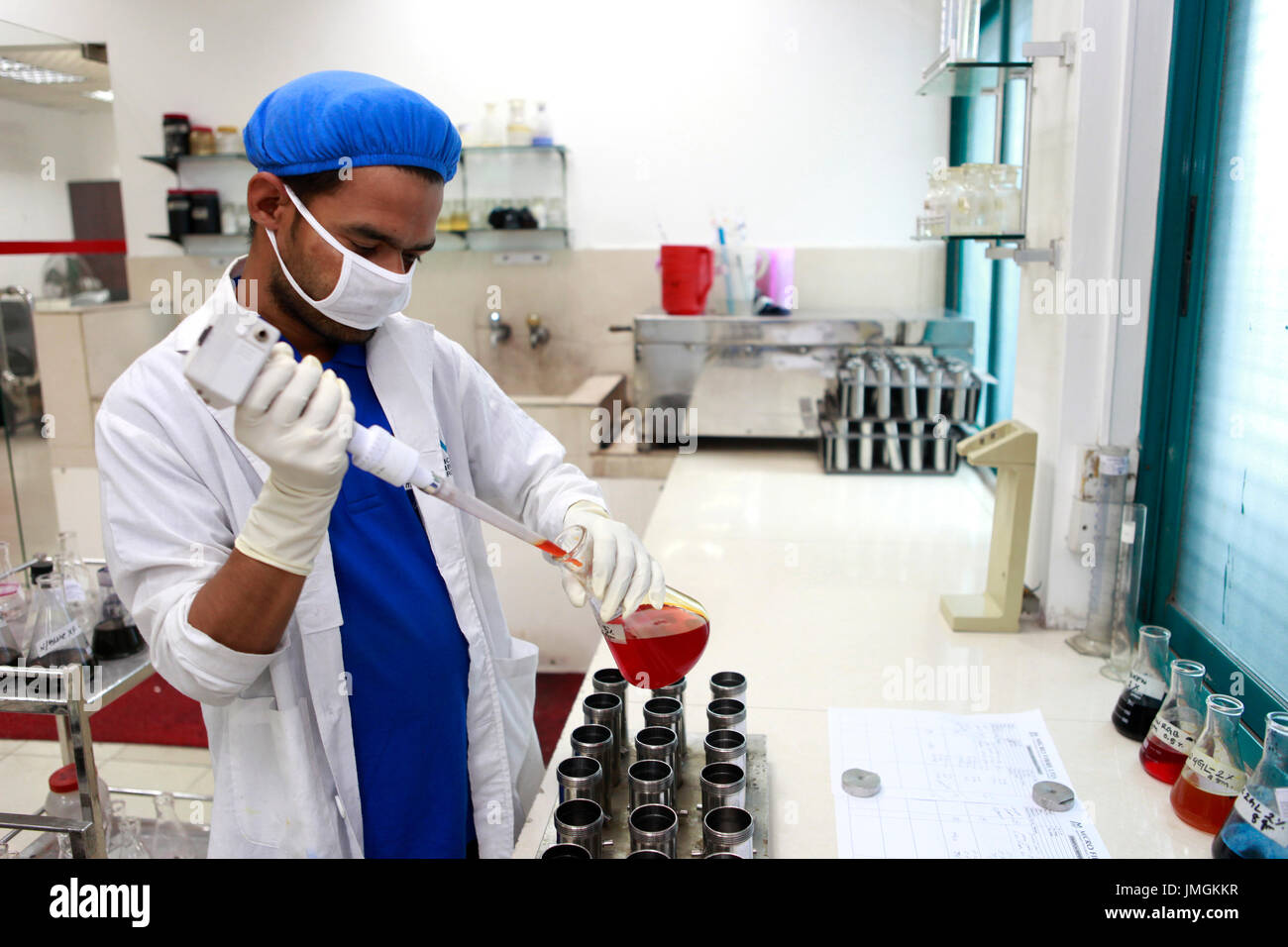 Laboratory worker working on hi-res stock photography and images - Alamy