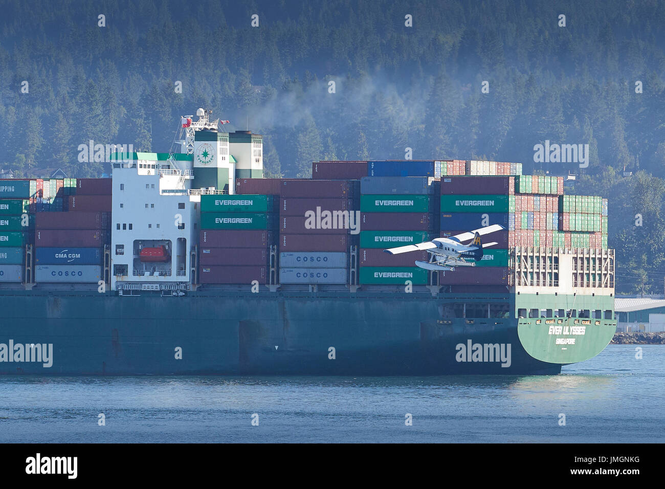 Evergreen container ship hi-res stock photography and images - Alamy