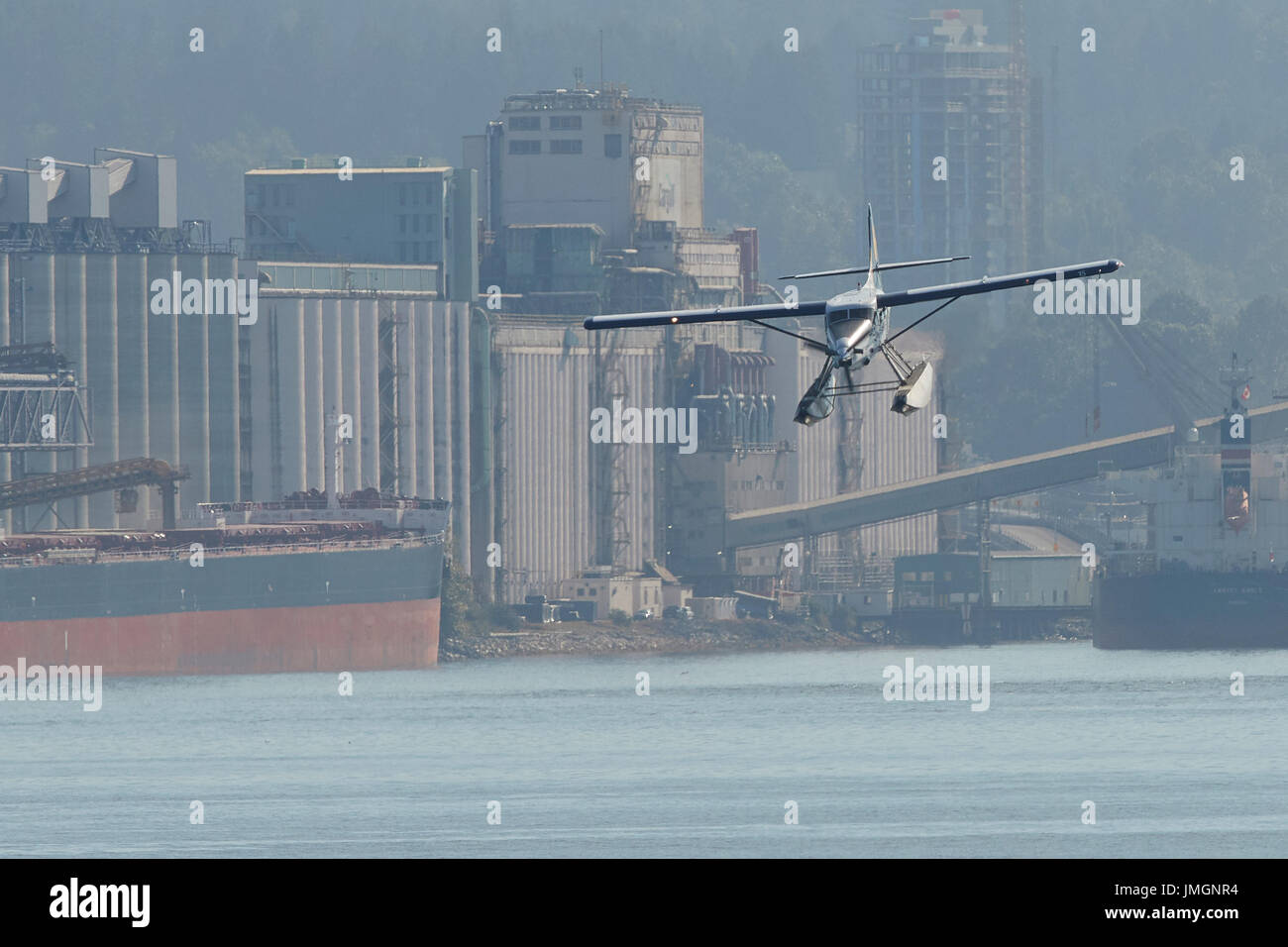 Harbour Air Services de Havilland Turbo Otter Floatplane Landing In ...