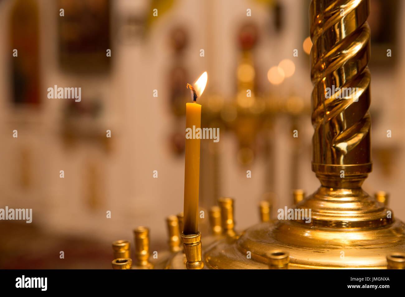 Candlelight service hi-res stock photography and images - Alamy