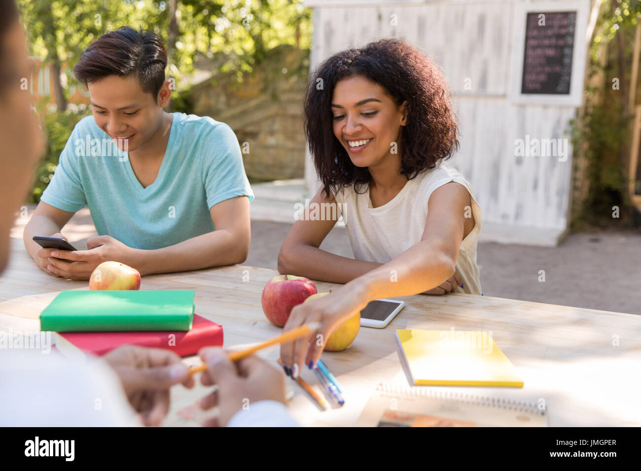 Group students talking other hi-res stock photography and images - Alamy