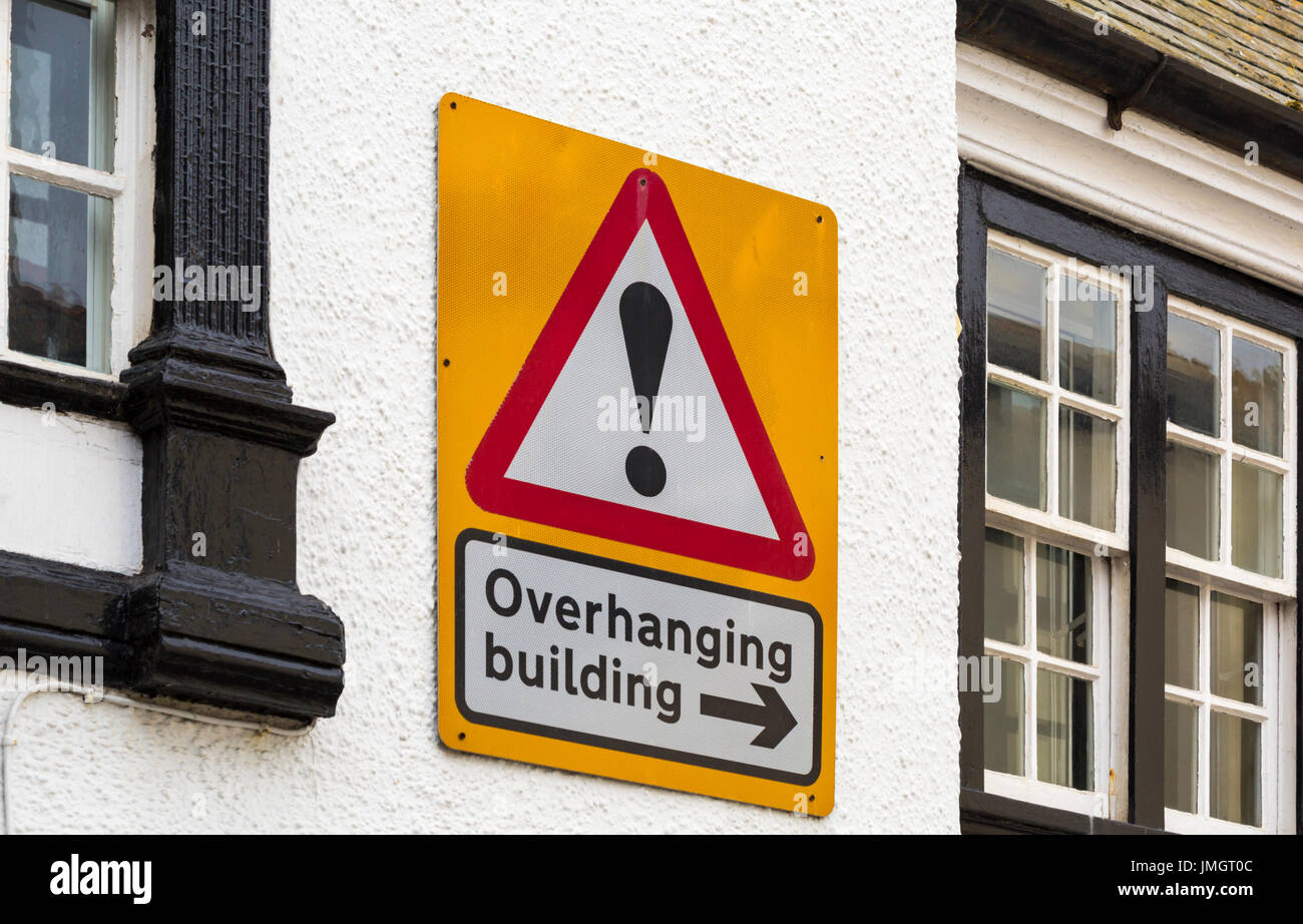 Overhanging building hi-res stock photography and images - Alamy