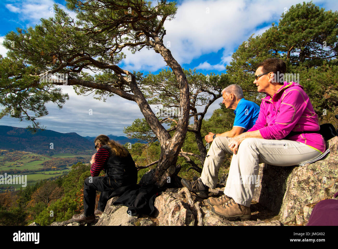 Tracking tour hi-res stock photography and images - Alamy