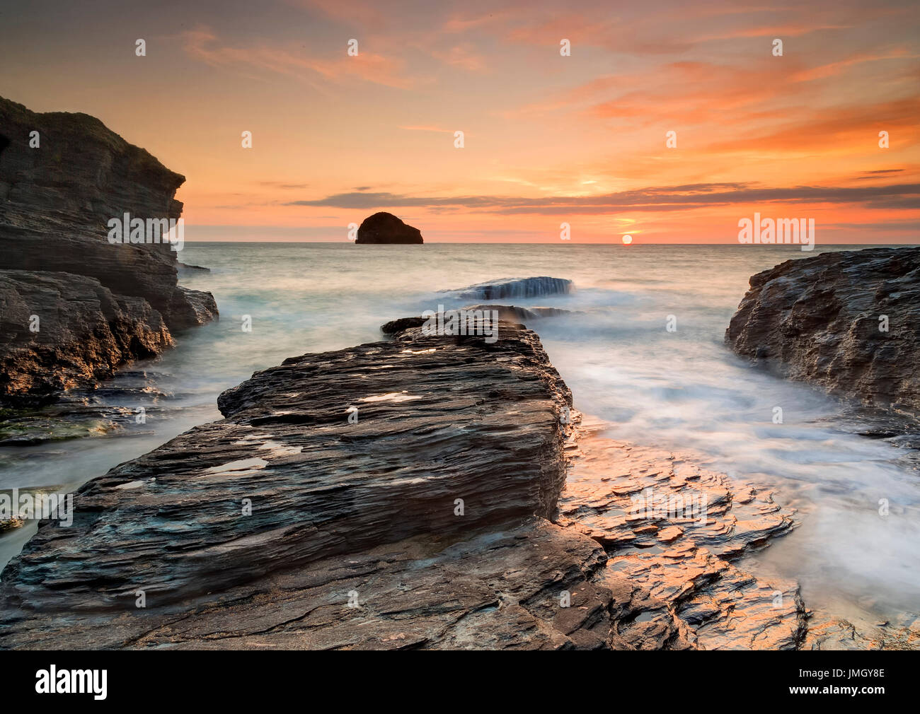 A gorgeous golden orange sunset at Trebarwith Strand in Cornwall. The ...