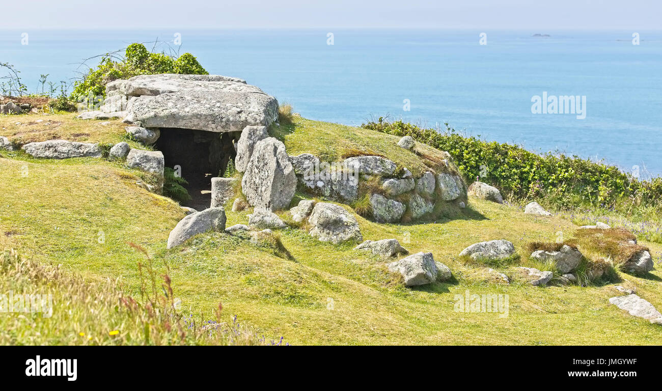 Bant's Carn, Bronze Age Scillonian chamber tomb, St Mary's, Isles of ...
