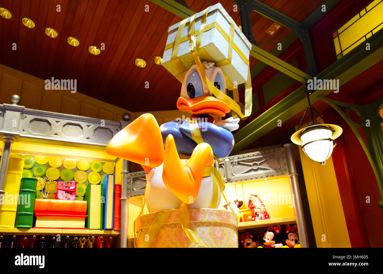 Donald duck disneyland hi-res stock photography and images - Alamy